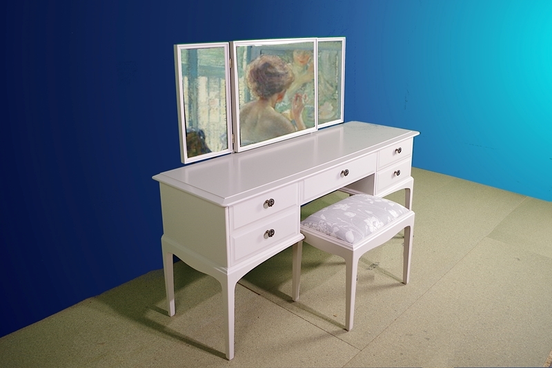 Stag Minstrel Dressing Table with Stool in Cornforth White-Painted ...
